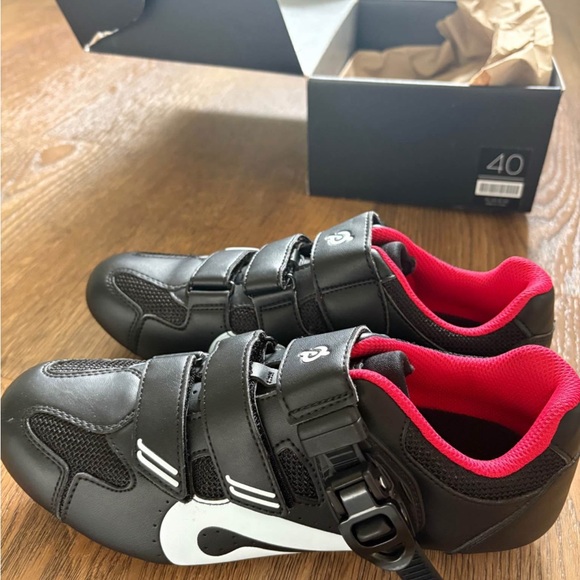Peloton | Shoes | Peloton Black And Red Athletic Cycling Shoes New ...